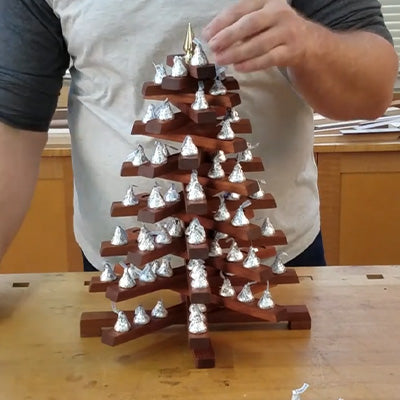 Video: Kissmas Tree Setup | Woodcraft