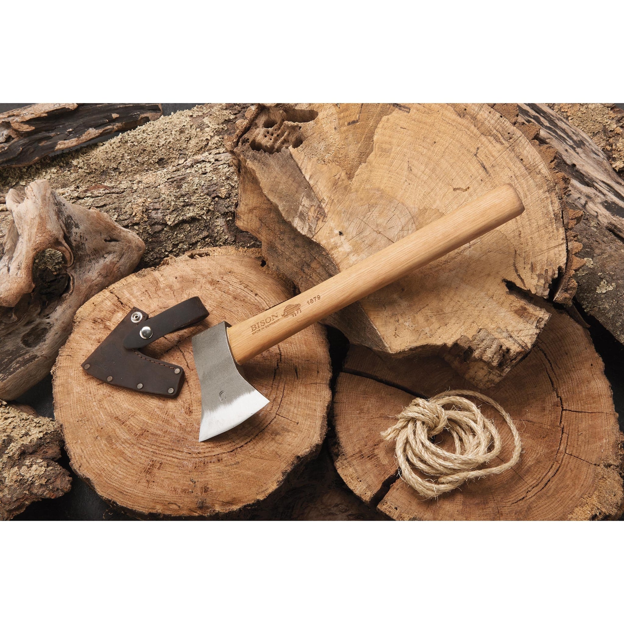 Bison Throwing Hatchet with 15.74" Handle and Blade Guard | Woodcraft