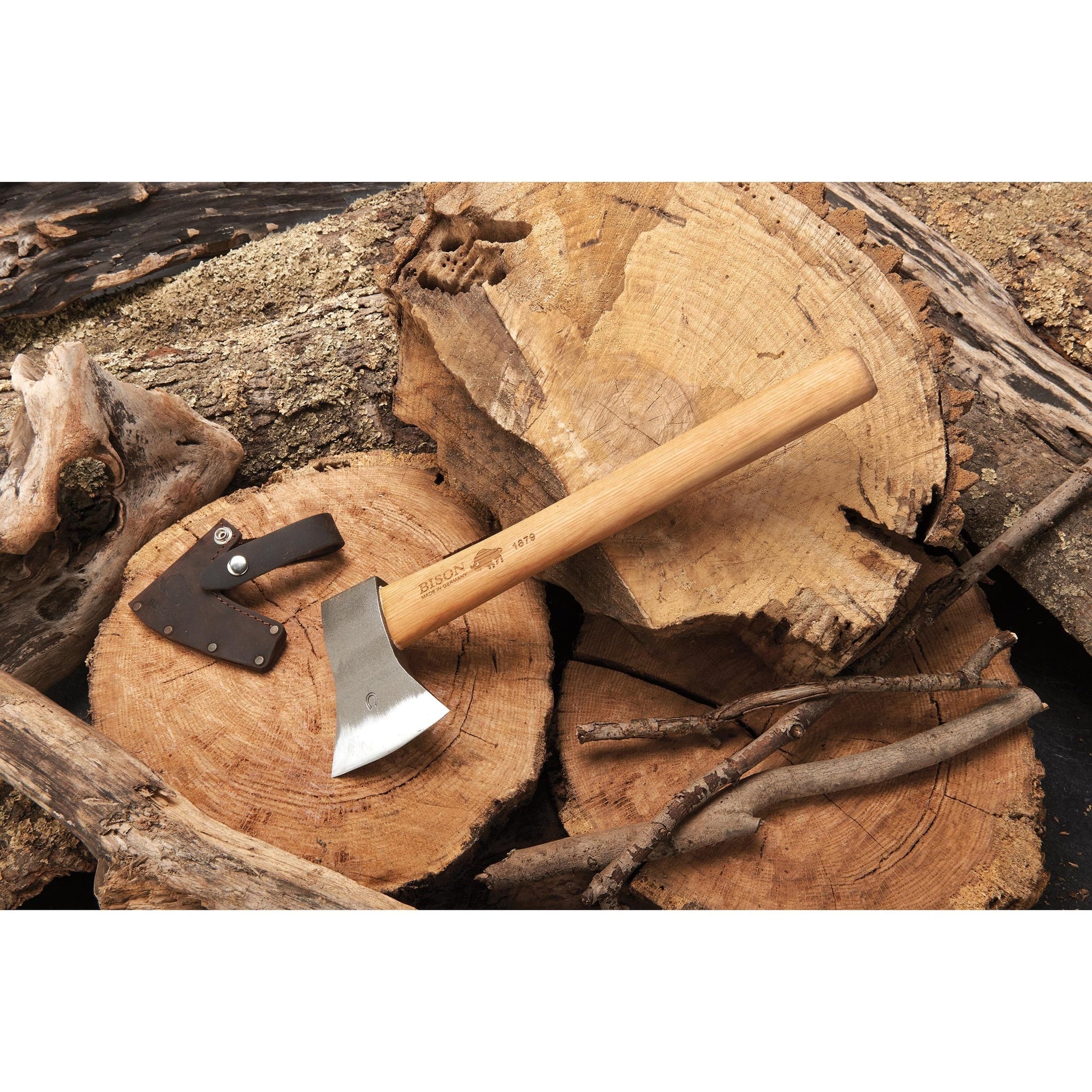Bison Throwing Hatchet with 15.74" Handle and Blade Guard | Woodcraft